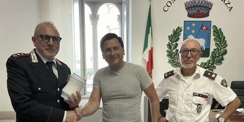 ViviWebTv - Laterza | Il comandante Marro ai saluti: Laterza gli rende ...