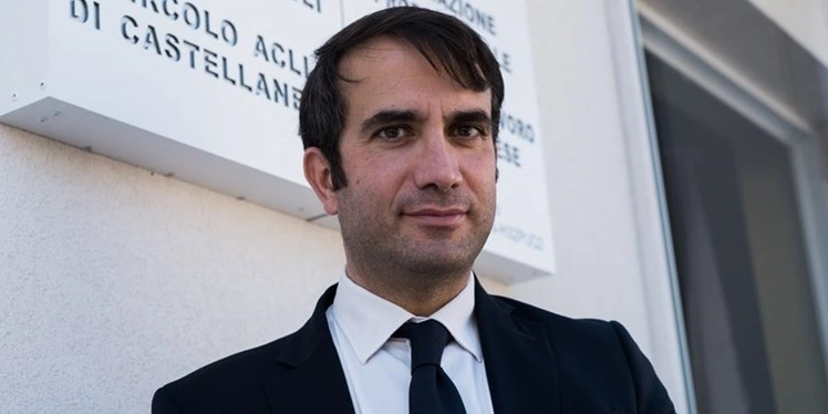 ViviWebTv - Castellaneta | "Carta Canta": Giovanni Gugliotti incontra ...