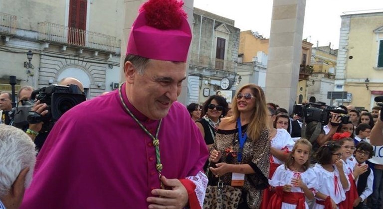 ViviWebTv - Ginosa | Ginosa saluta monsignor Claudio Maniago